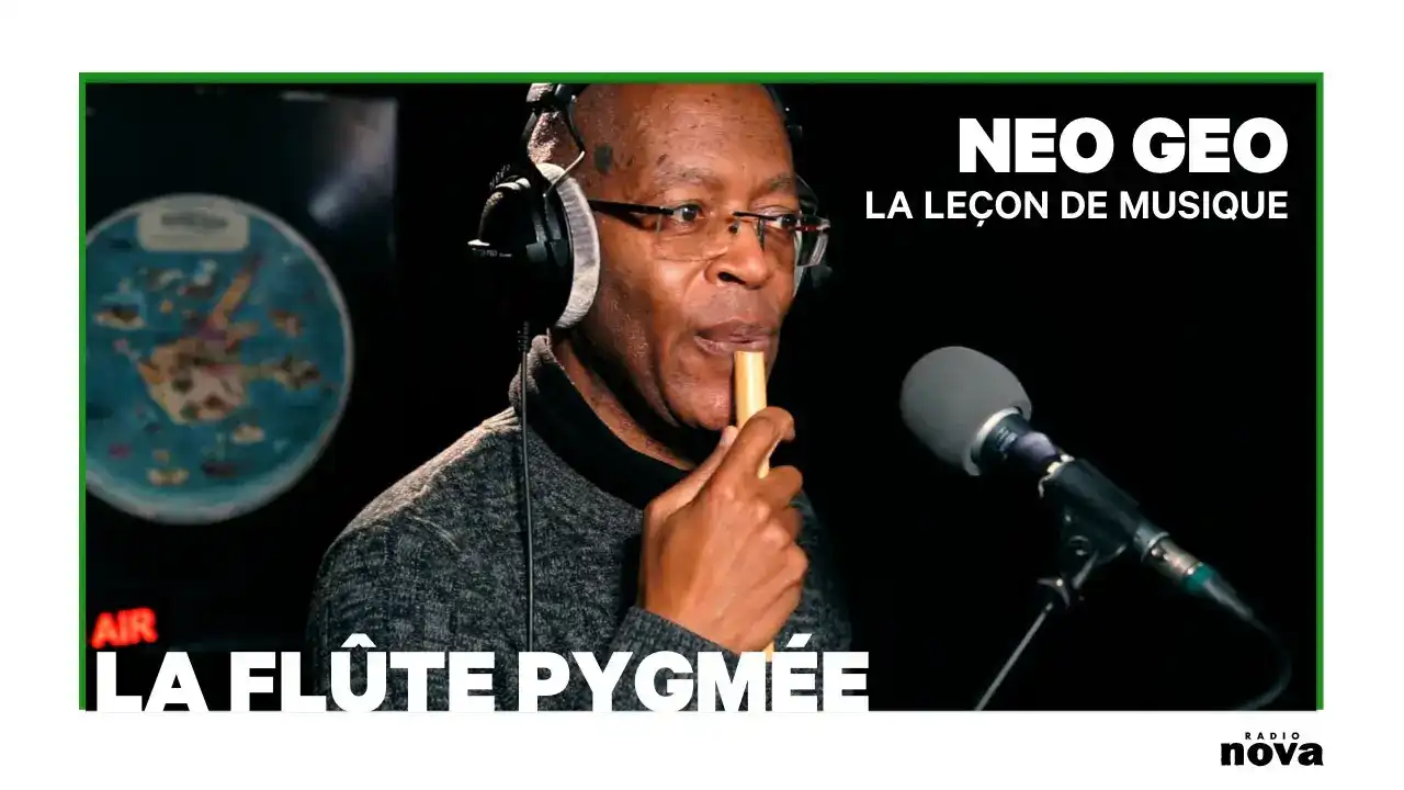 Patrick Bebey nous présente la flûte pygmée | La Leçon de Musique de ...